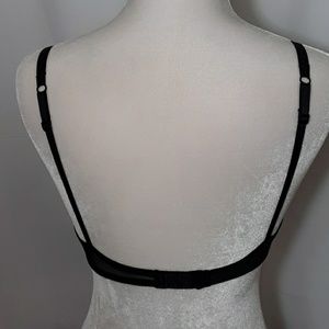 vassarette | Intimates & Sleepwear | Vassarette Black Vneck Underwire ...